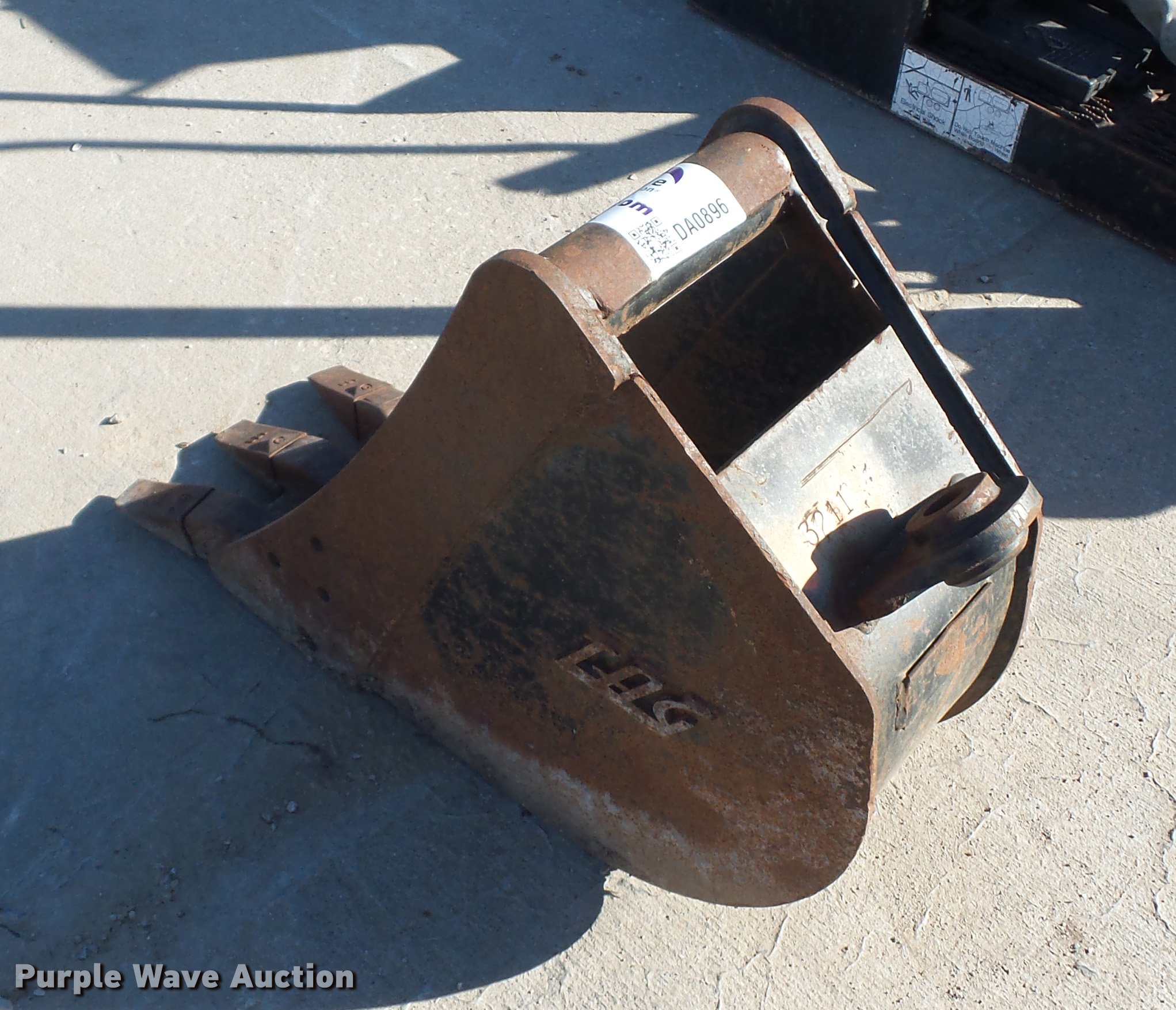 12"W backhoe bucket in Raytown, MO | Item DA0896 sold | Purple Wave
