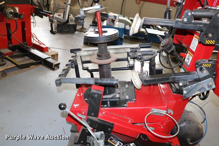 2009 Hunter TC3710E tire changer in Plainville, KS | Item EE9843 sold ...