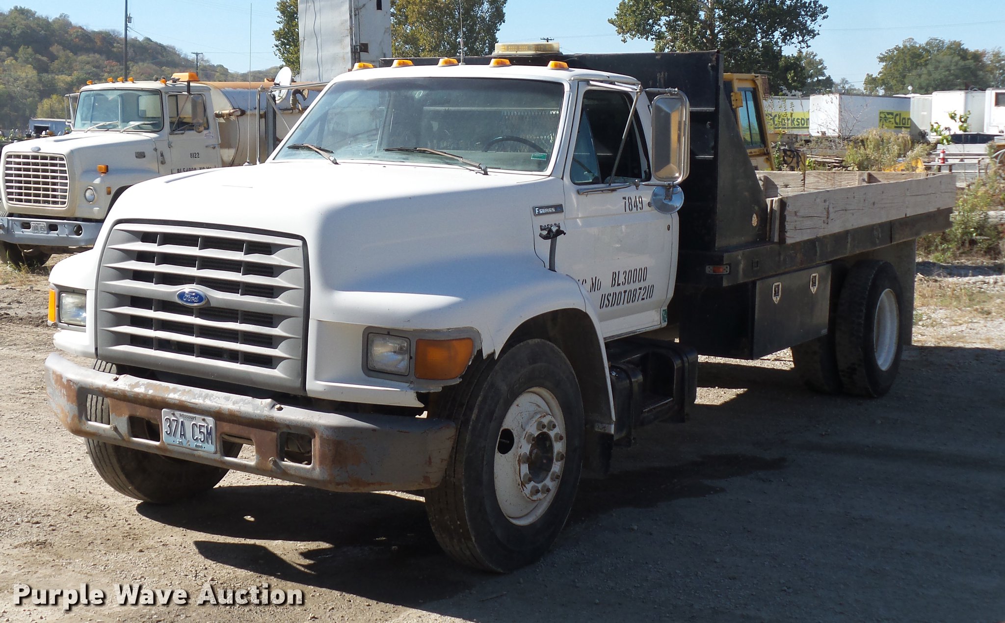 1996 Ford F800 flatbed truck in Kansas City, MO | Item DD9500 sold ...