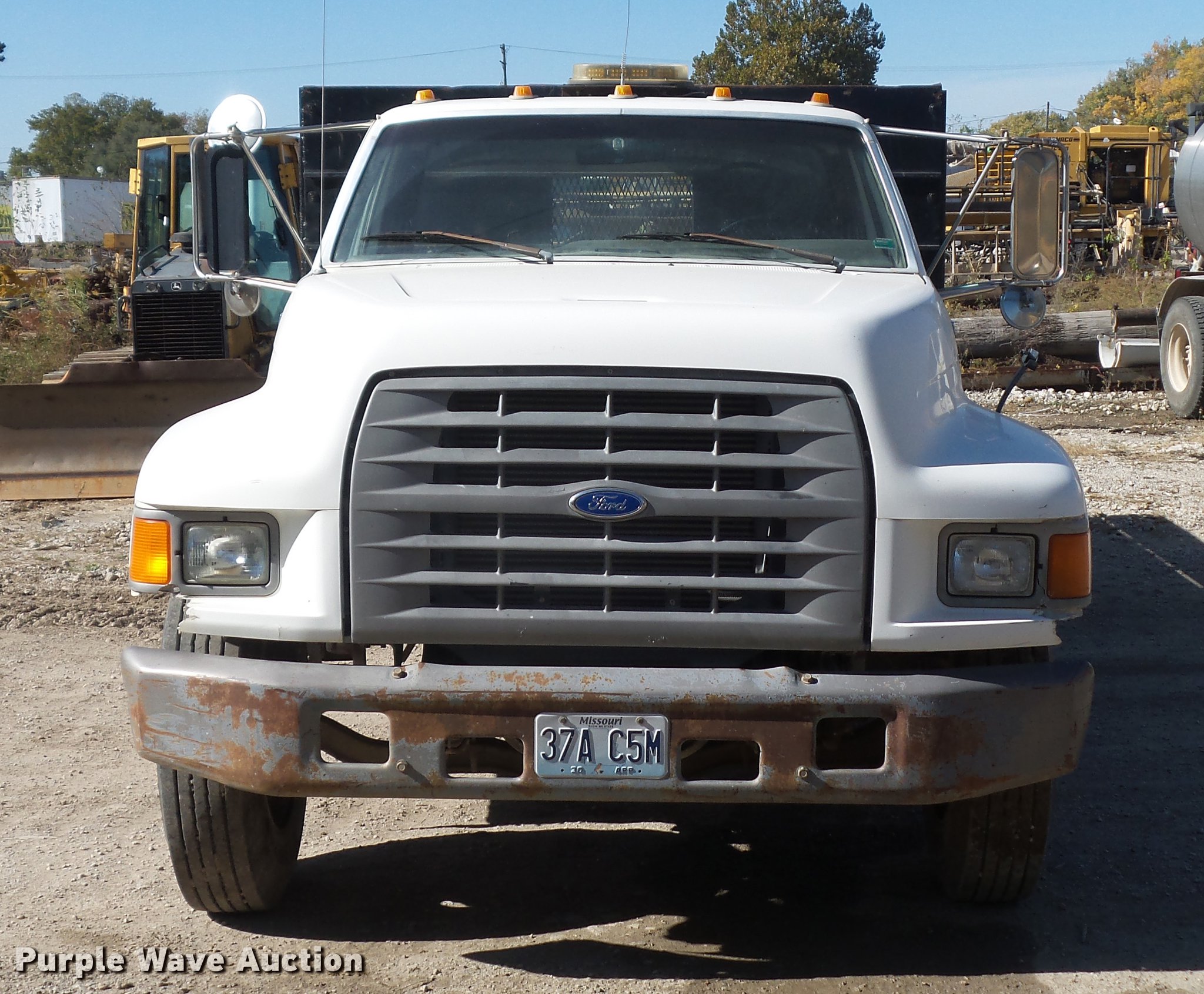 1996 Ford F800 flatbed truck in Kansas City, MO | Item DD9500 sold ...