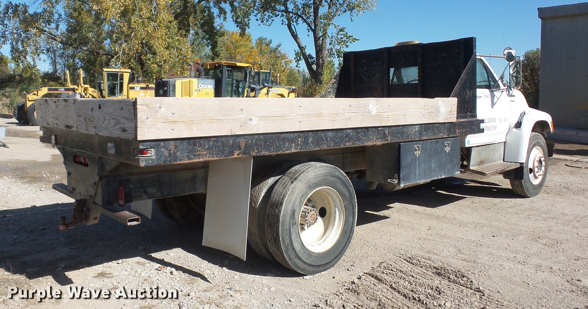 1996 Ford F800 flatbed truck in Kansas City, MO | Item DD9500 sold ...