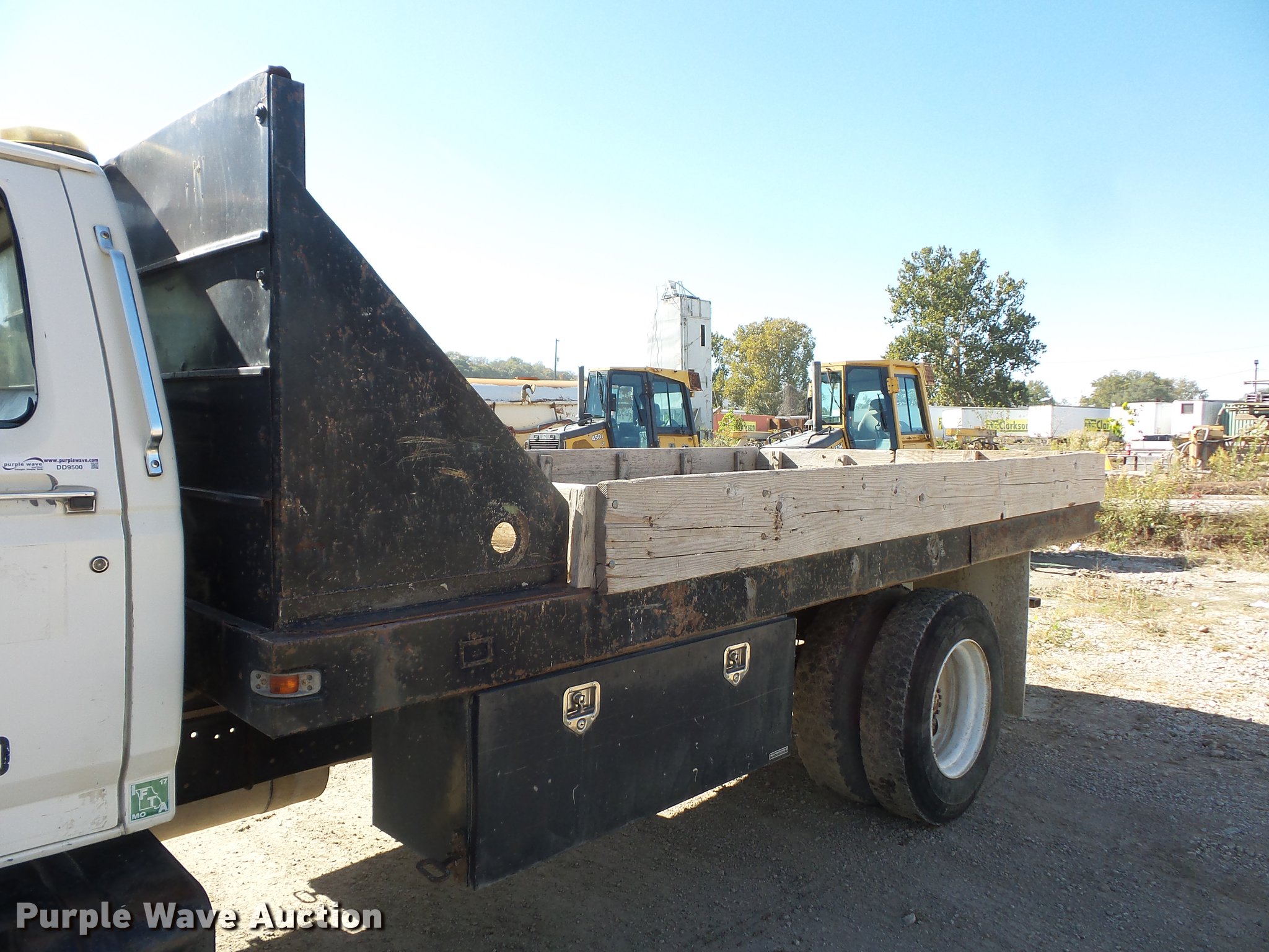 1996 Ford F800 flatbed truck in Kansas City, MO | Item DD9500 sold ...