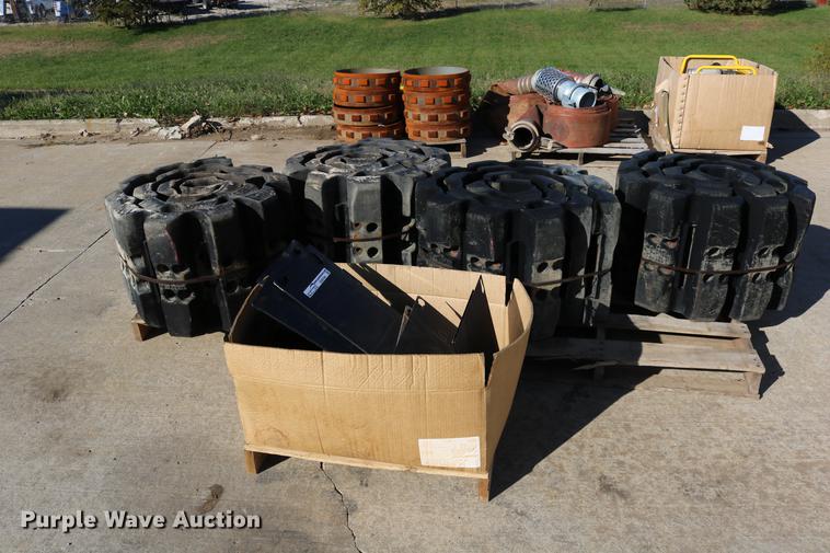 (4) segmented rubber track belts in Olathe, KS | Item EE9794 sold ...