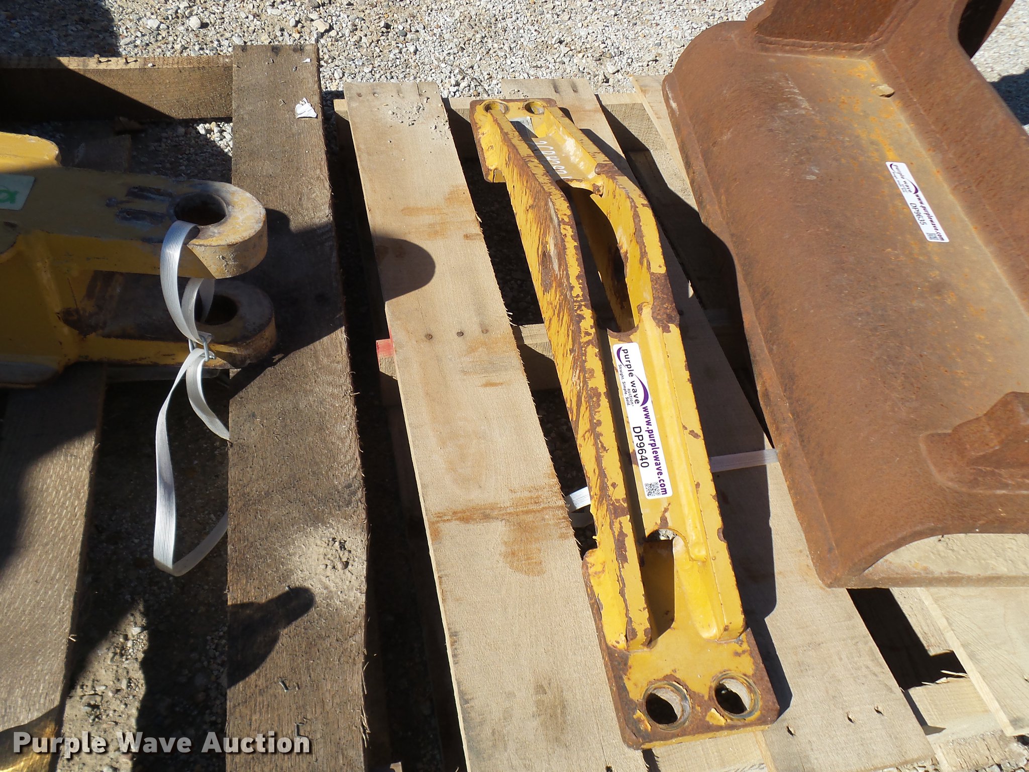 Dozer draw bar in Kansas City, MO | Item DP9640 sold | Purple Wave