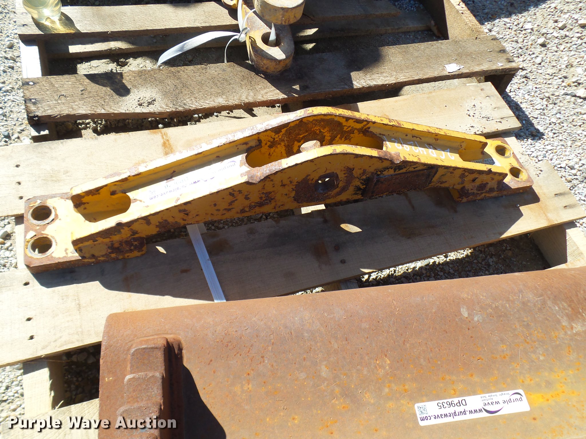 Dozer draw bar in Kansas City, MO | Item DP9640 sold | Purple Wave