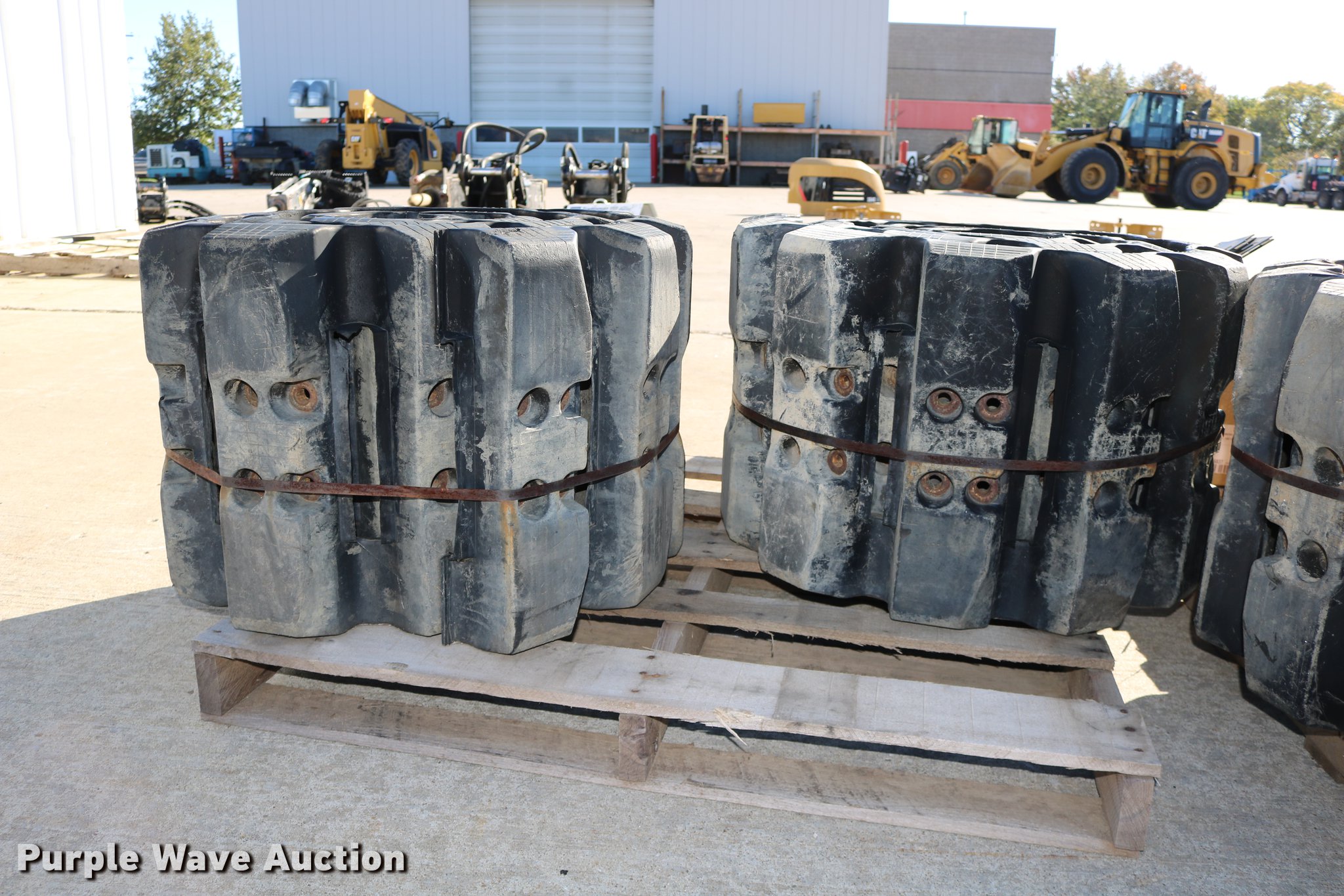 (4) segmented rubber track belts in Olathe, KS | Item EE9794 sold ...