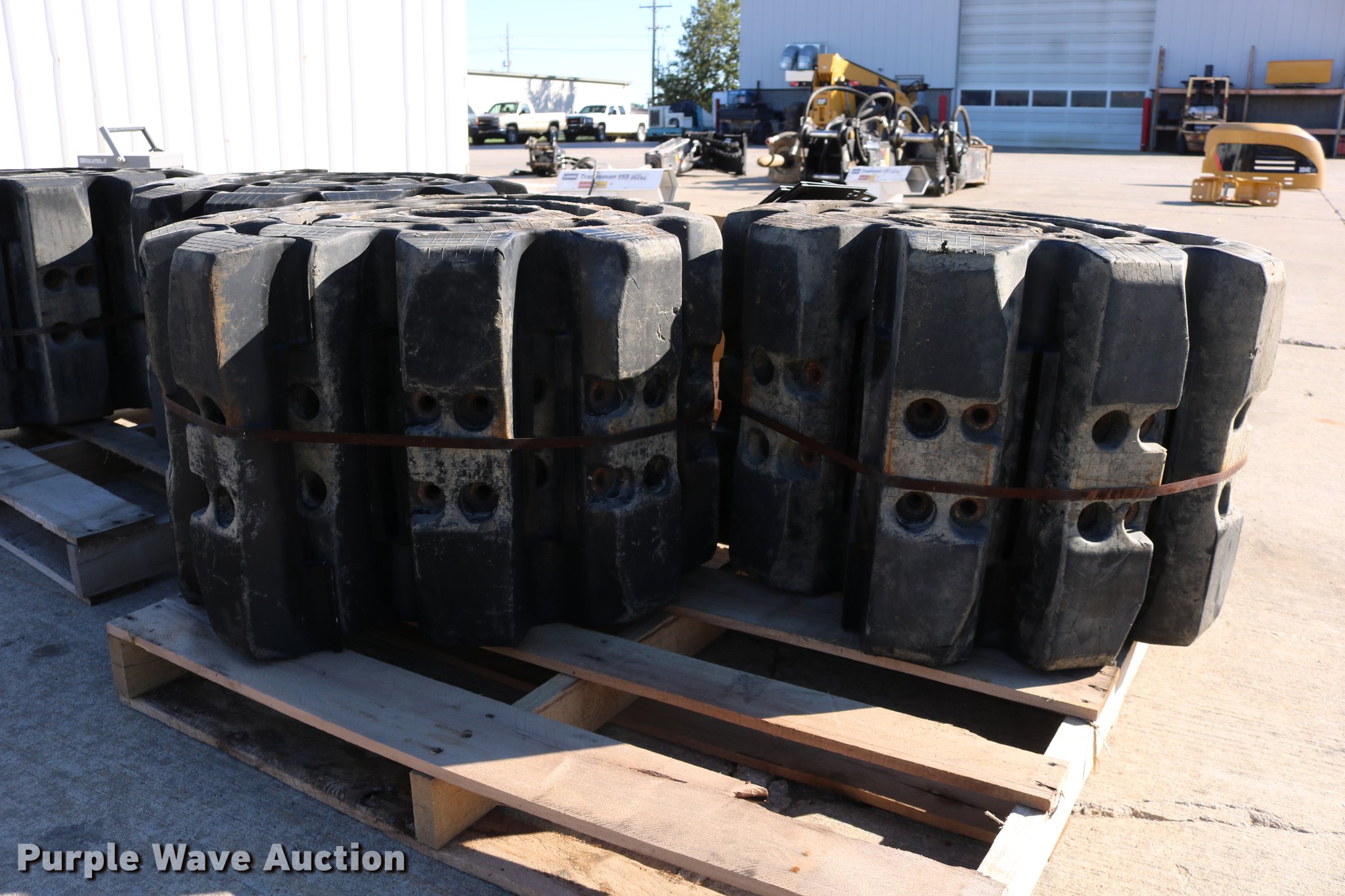 (4) segmented rubber track belts in Olathe, KS | Item EE9794 sold ...