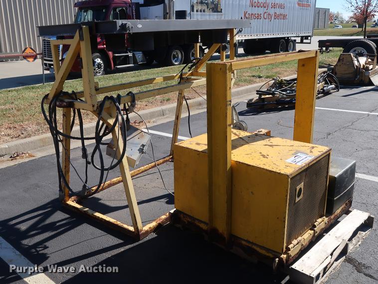 Arrow board in Lee's Summit, MO | Item DA6529 sold | Purple Wave