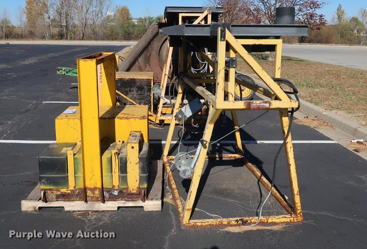 Arrow board in Lee's Summit, MO | Item DA6529 sold | Purple Wave