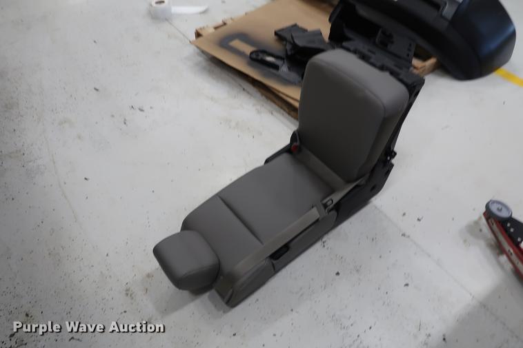 Automotive parts in Lee's Summit, MO | Item DA6545 sold | Purple Wave