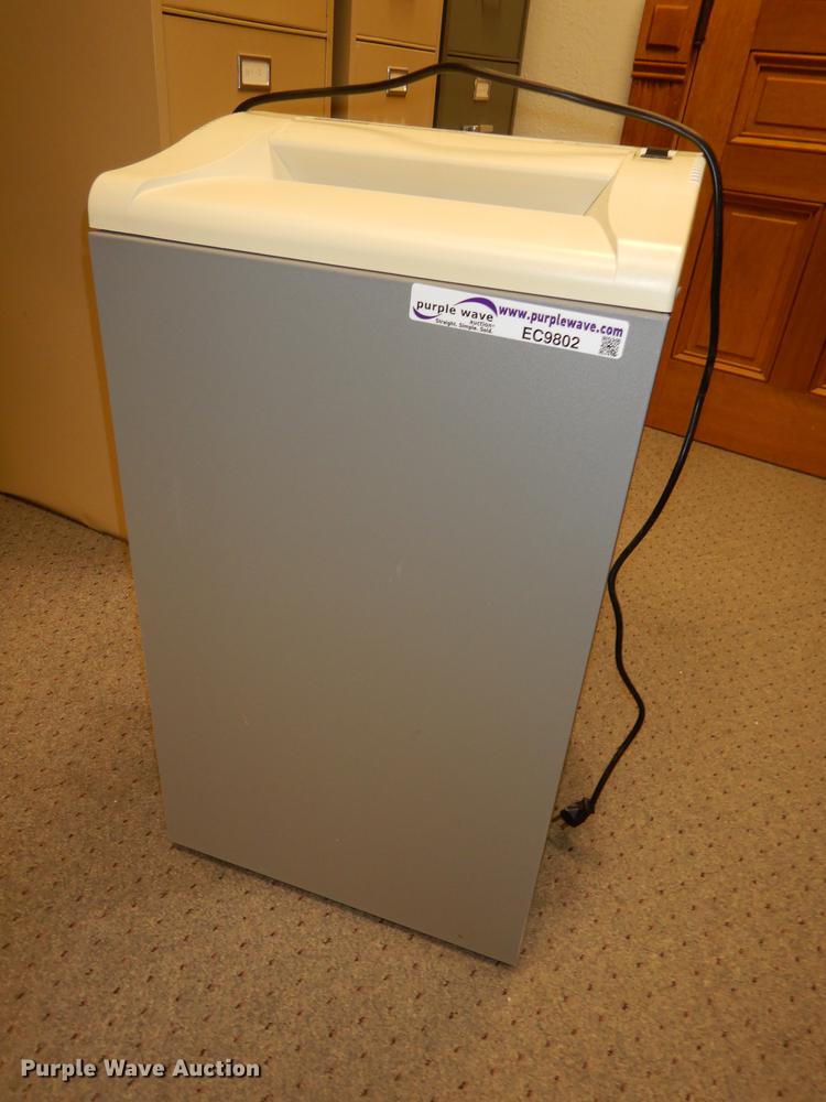 Fellowes 320 shredder in Paola, KS | Item EC9802 sold | Purple Wave