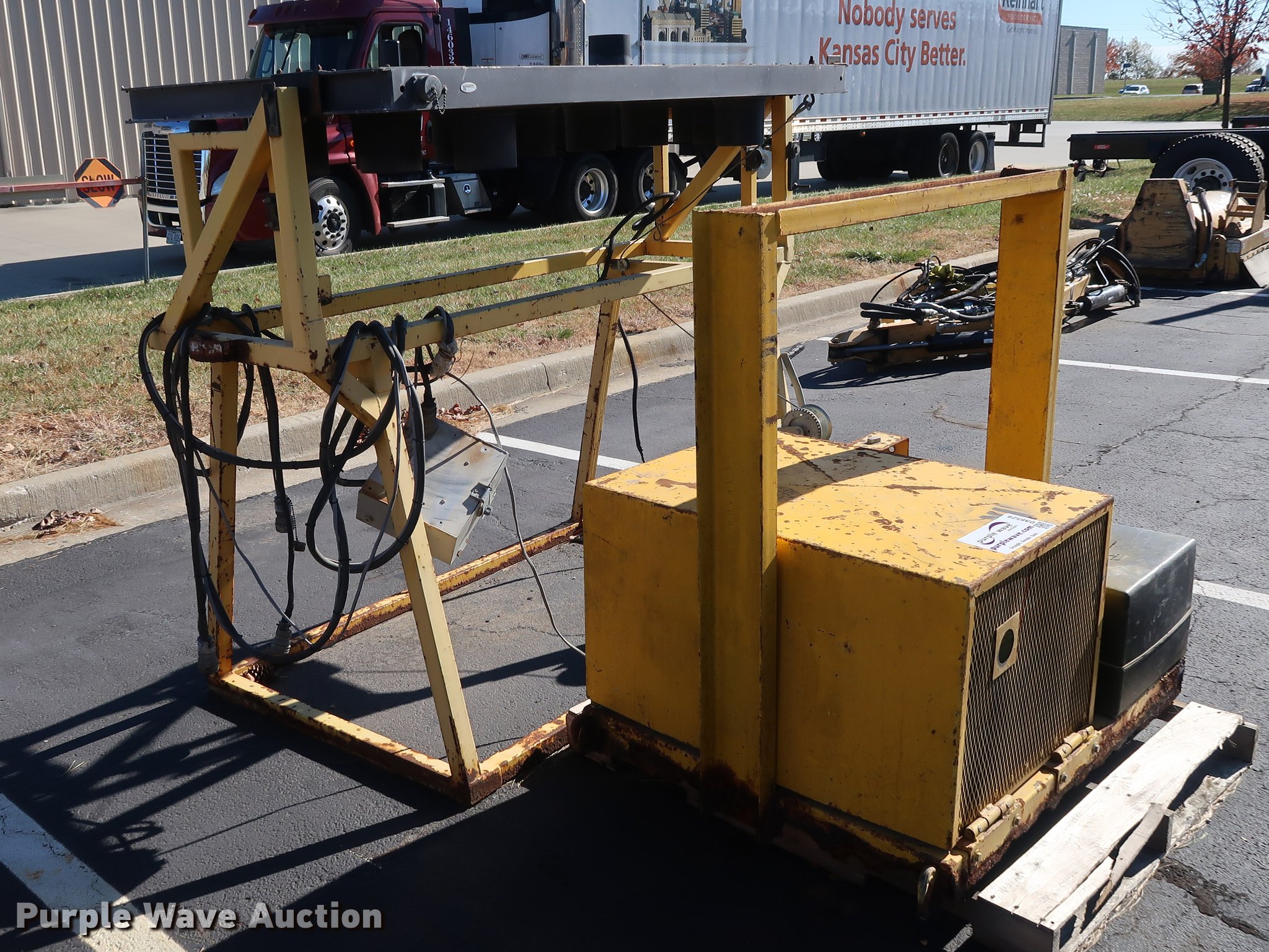 Arrow board in Lee's Summit, MO | Item DA6529 sold | Purple Wave