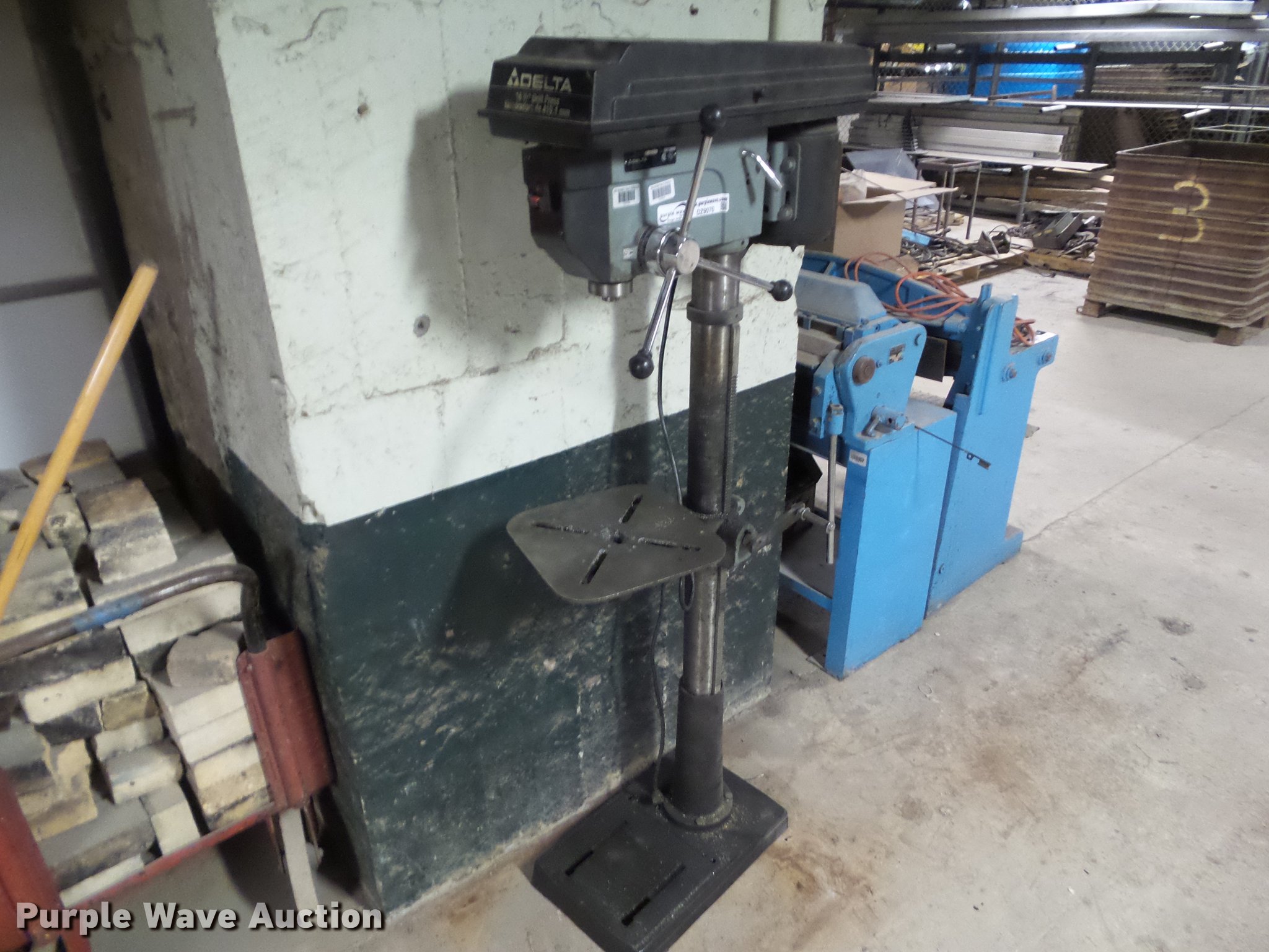 Delta 17-900 drill press in Des Moines, IA | Item DZ9070 sold | Purple Wave