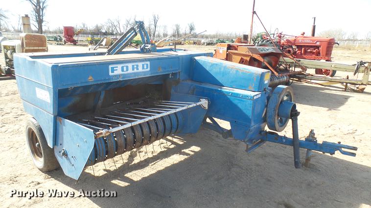 Ford 532 square baler in Kinsley, KS | Item DX9817 sold | Purple Wave