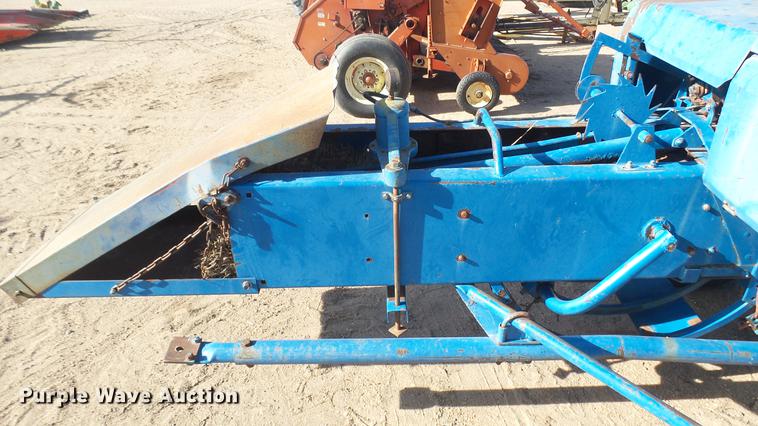 Ford 532 square baler in Kinsley, KS | Item DX9817 sold | Purple Wave