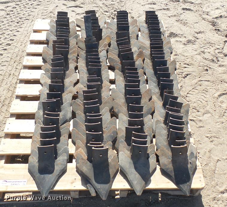 Approximately 100 chisel plow sweeps in Kinsley, KS | Item DX9825 sold ...