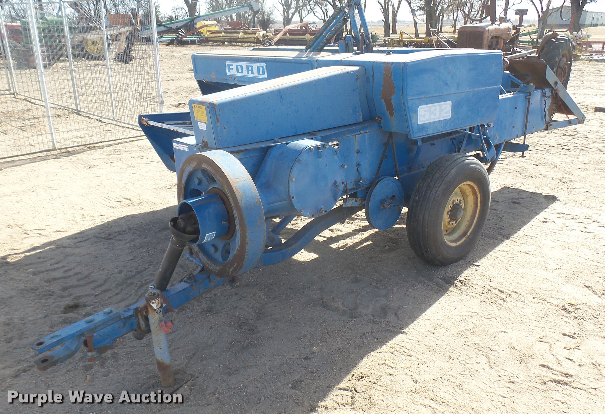 Ford 532 square baler in Kinsley, KS | Item DX9817 sold | Purple Wave