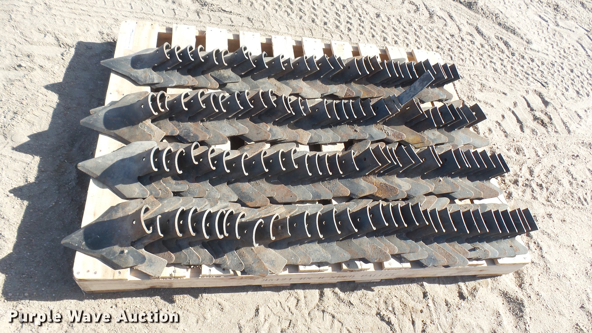 Approximately 100 chisel plow sweeps in Kinsley, KS | Item DX9825 sold ...