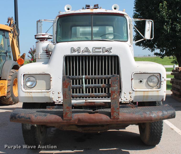 1975 Mack R600 truck cab and chassis in Hinton, OK | Item DB4163 sold ...