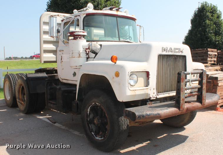 1975 Mack R600 truck cab and chassis in Hinton, OK | Item DB4163 sold ...