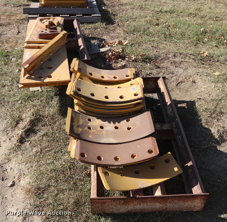 (41) motor grader cutting edges in Topeka, KS | Item EE9925 sold ...