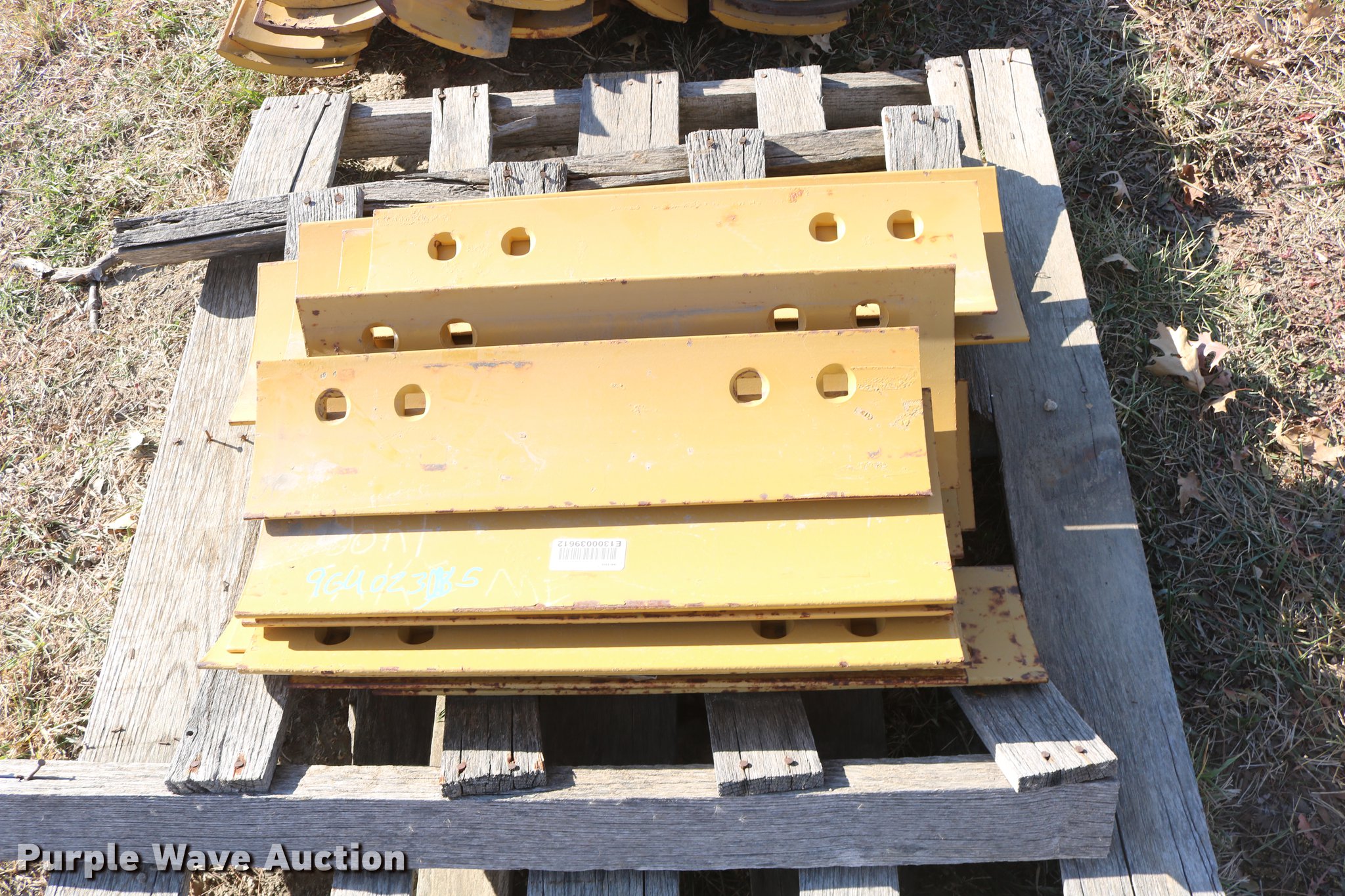 (54) Motor grader cutting edges in Topeka, KS | Item EE9865 sold ...