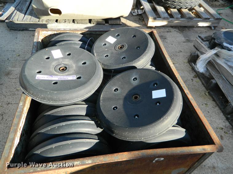 (23) packer wheels in Assaria, KS | Item DB9951 sold | Purple Wave