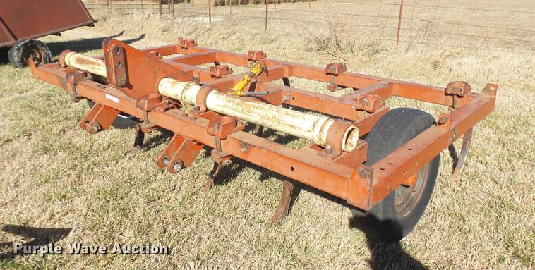 Krause chisel in Eureka, KS | Item ED9225 sold | Purple Wave