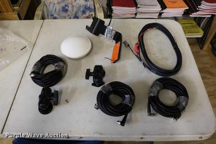 2011 Trimble AG25 antenna in Ellinwood, KS | Item EE9906 sold | Purple Wave