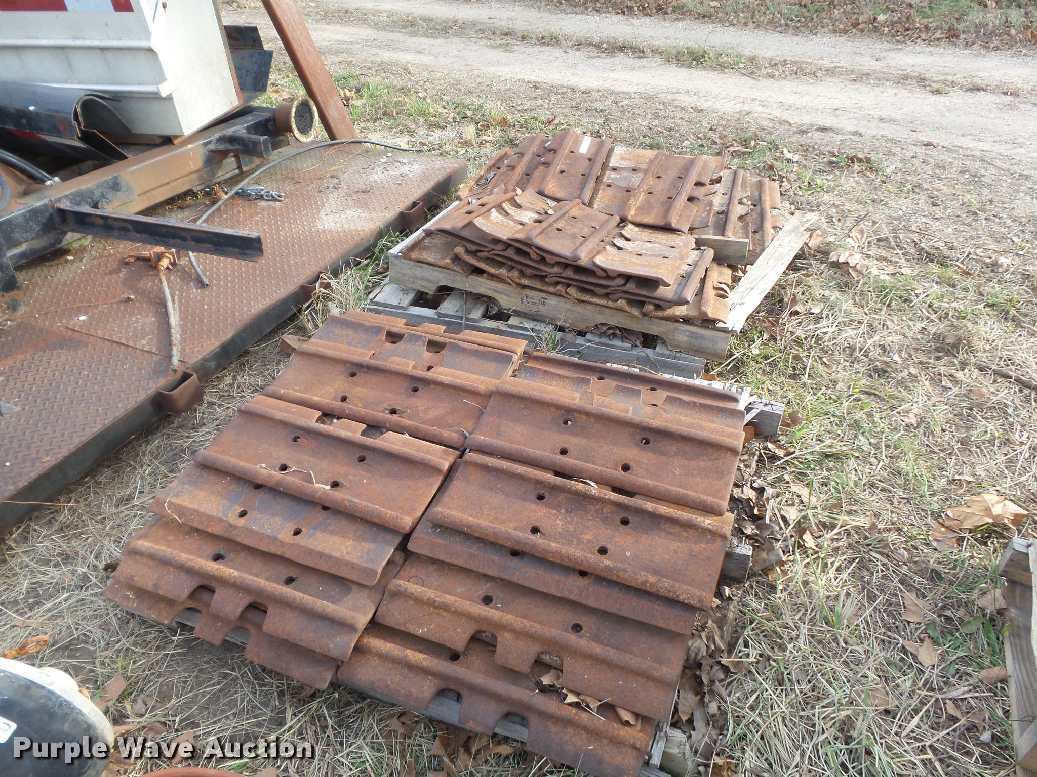 (72) Caterpillar 963 double grouser track pads in Wright City, MO ...