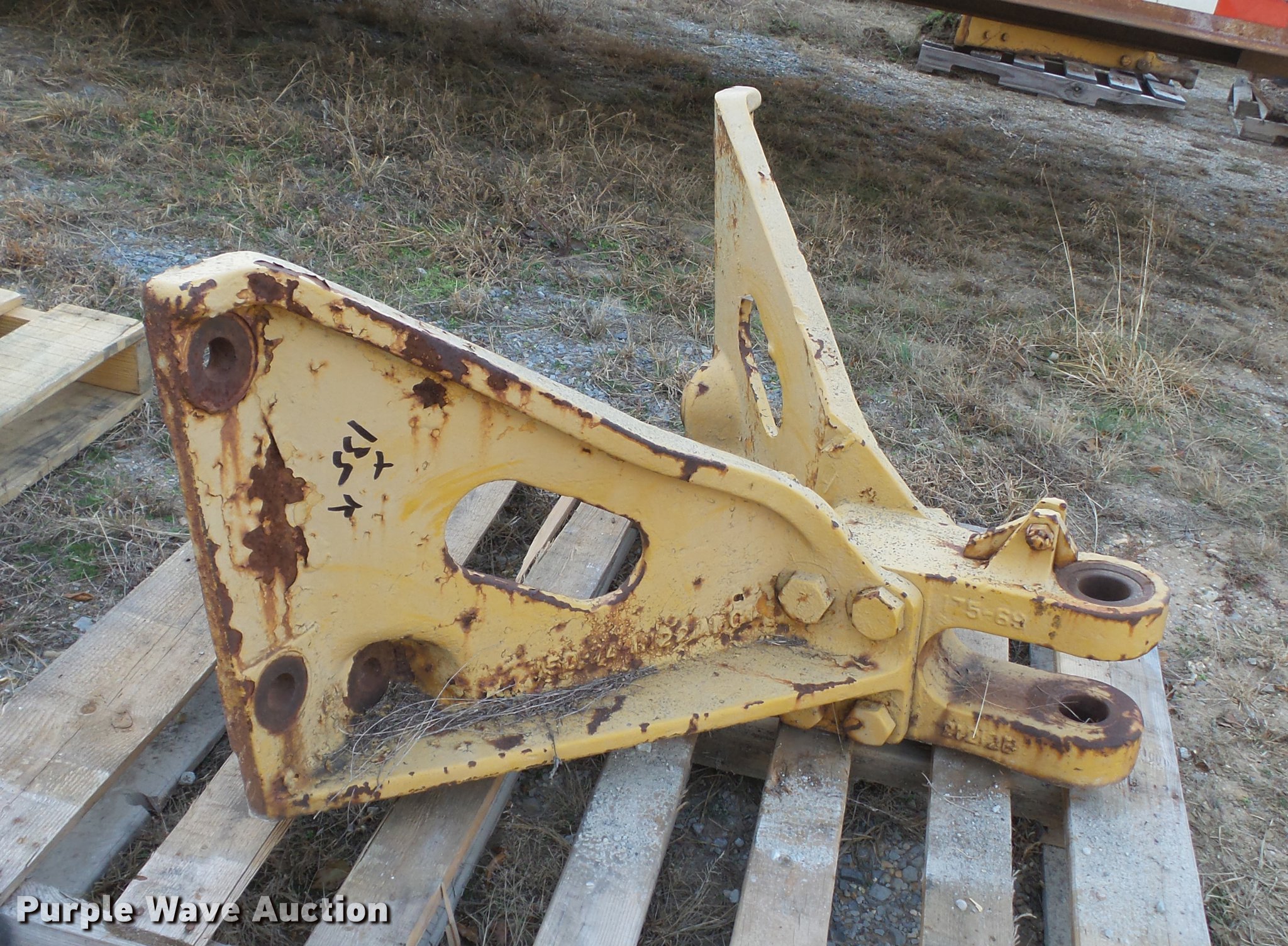 Komatsu 135 draw bar in Sikeston, MO | Item DA2489 sold | Purple Wave