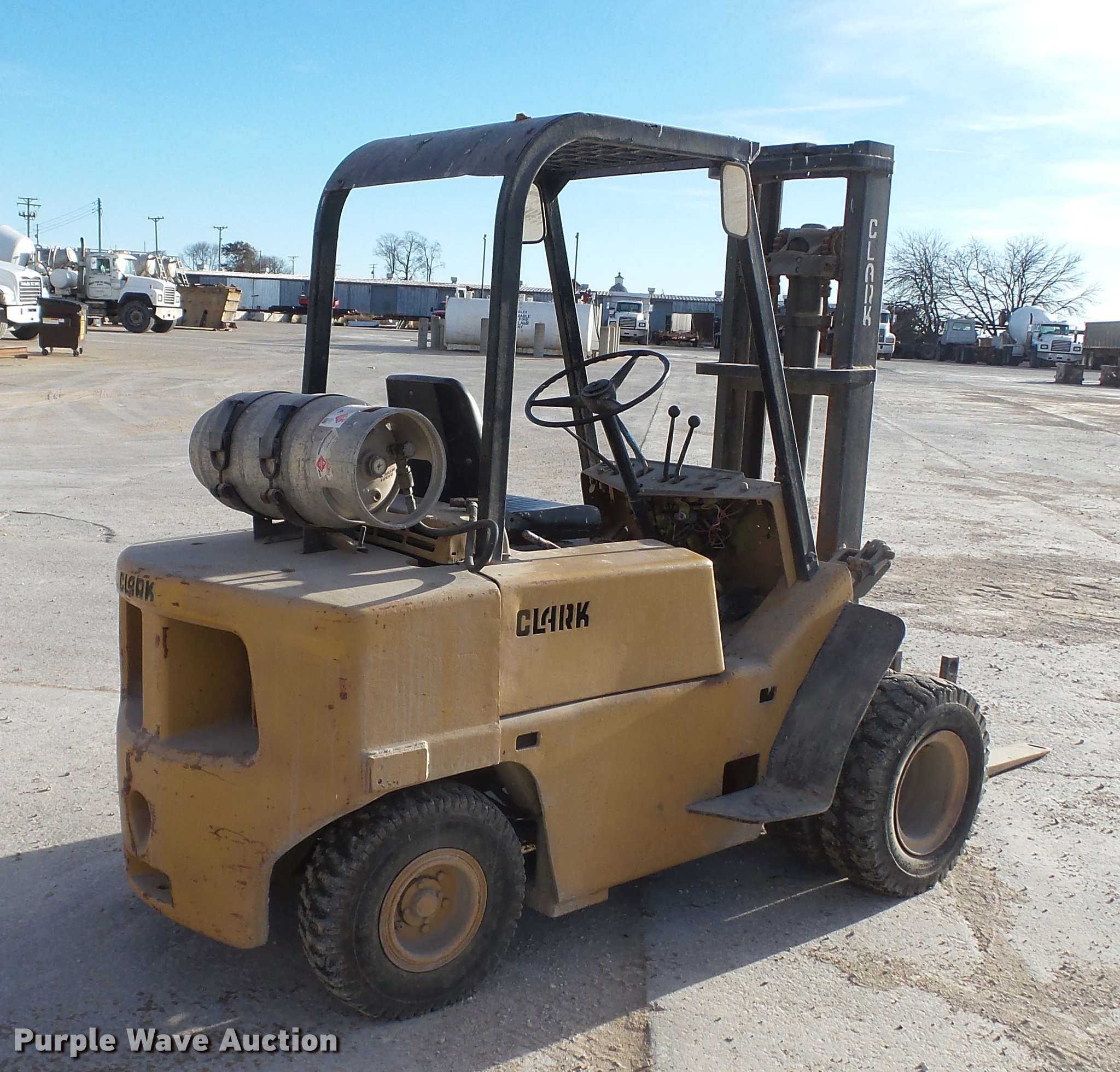 Clark C500-Y55 forklift in Morrison, IL | Item DC1036 sold | Purple Wave