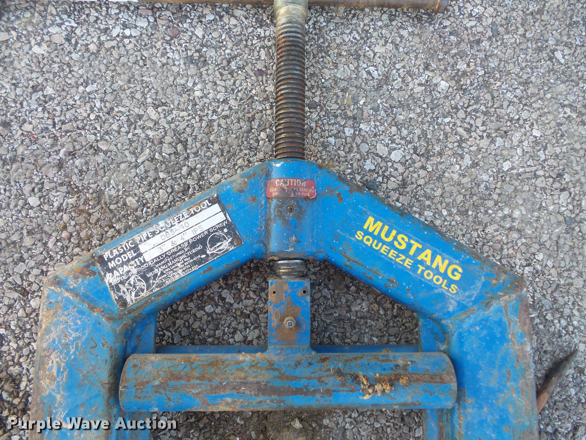 Mustang DBS-40 squeeze off tool in East Moline, IL | Item DC1068 sold ...