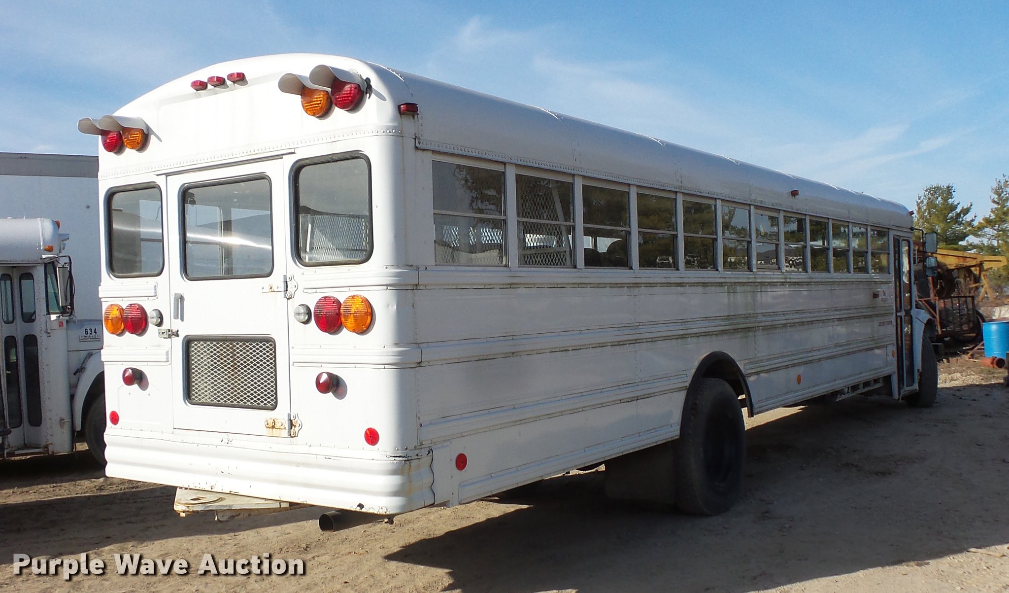 2000 International 3800 school bus in East Moline, IL | Item DC1126 ...