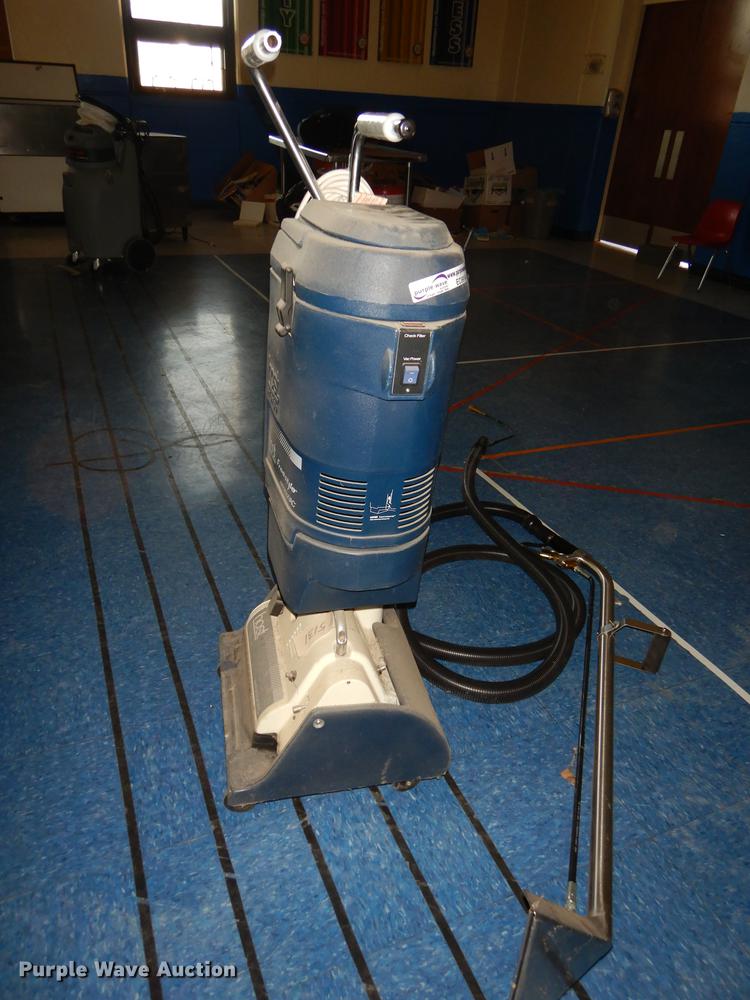 Host extractor vacuum in Holton, KS | Item EC9914 sold | Purple Wave