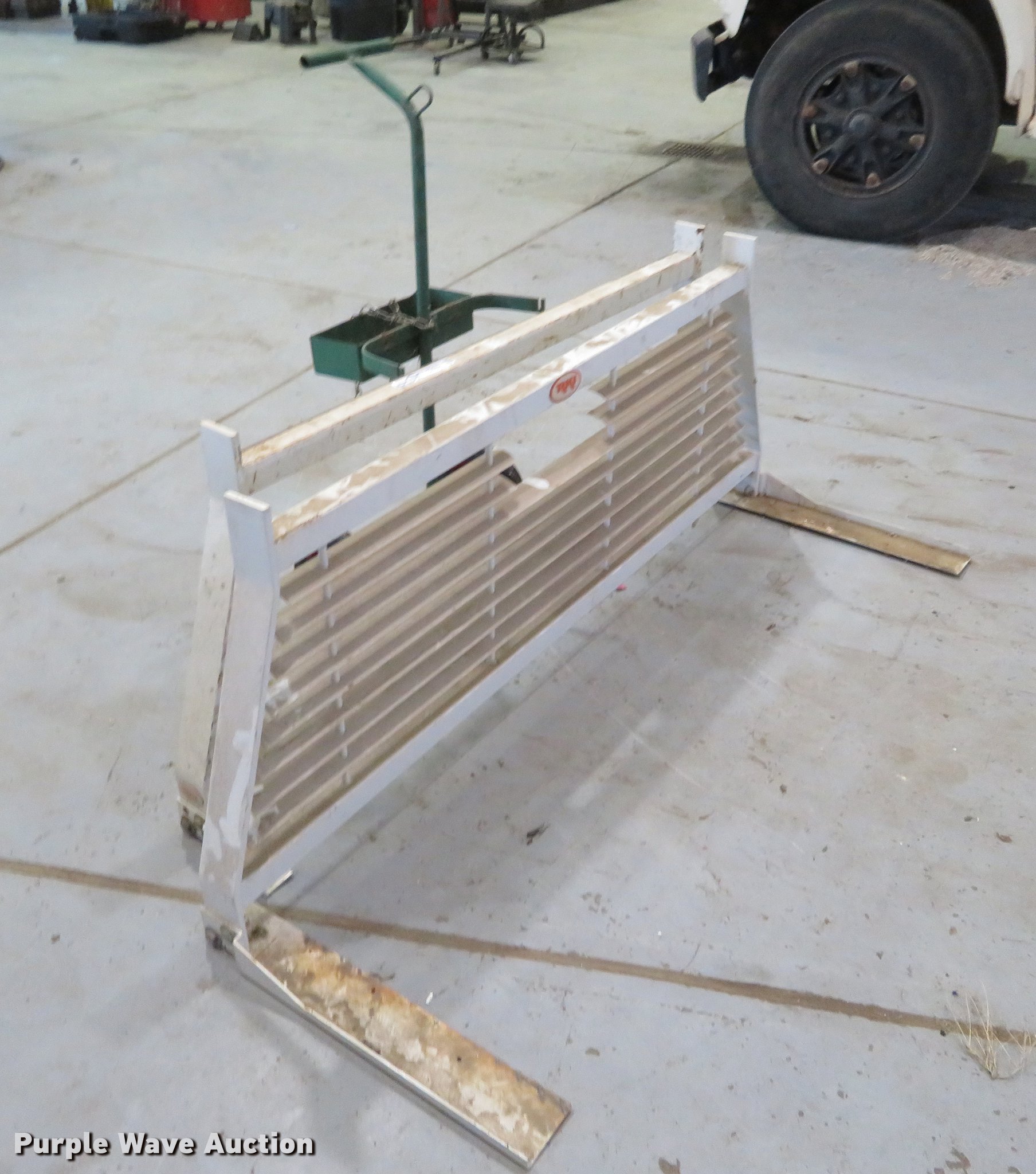 RKI headache rack in Winfield, KS | Item DI9921 sold | Purple Wave