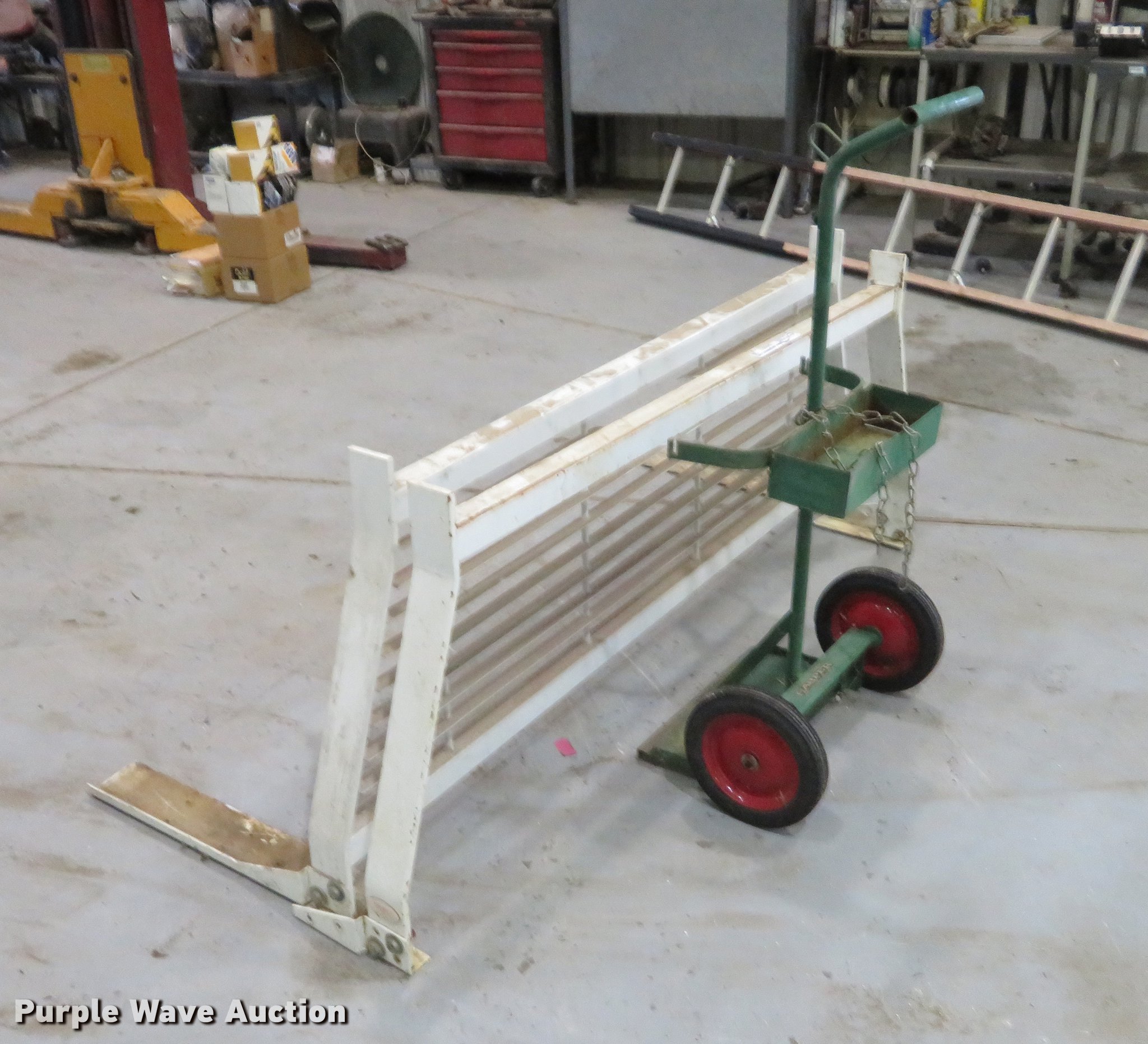 RKI headache rack in Winfield, KS | Item DI9921 sold | Purple Wave