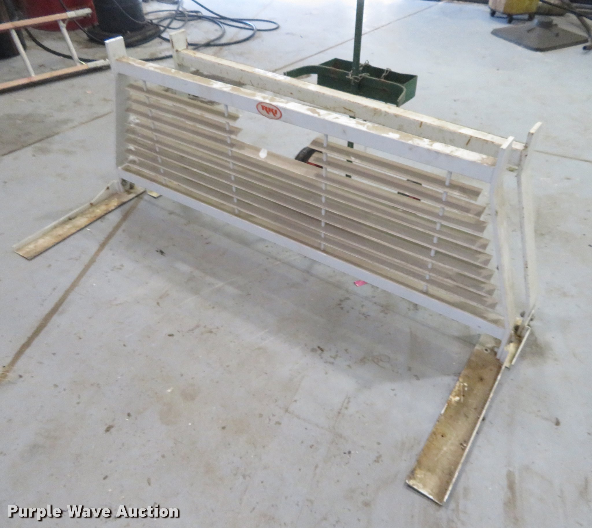 RKI headache rack in Winfield, KS | Item DI9921 sold | Purple Wave