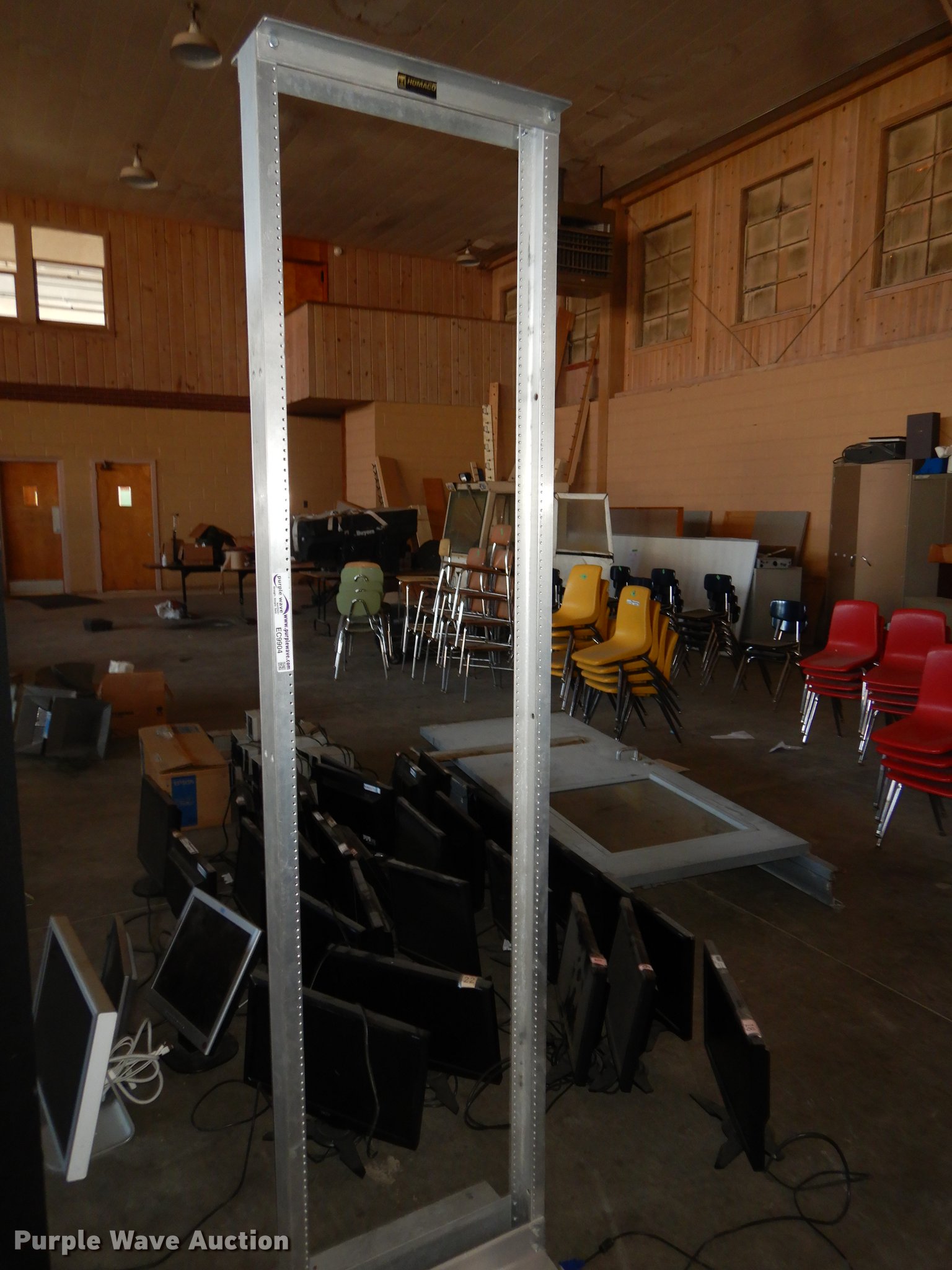 Homaco mounting rack in Holton, KS | Item EC9904 sold | Purple Wave