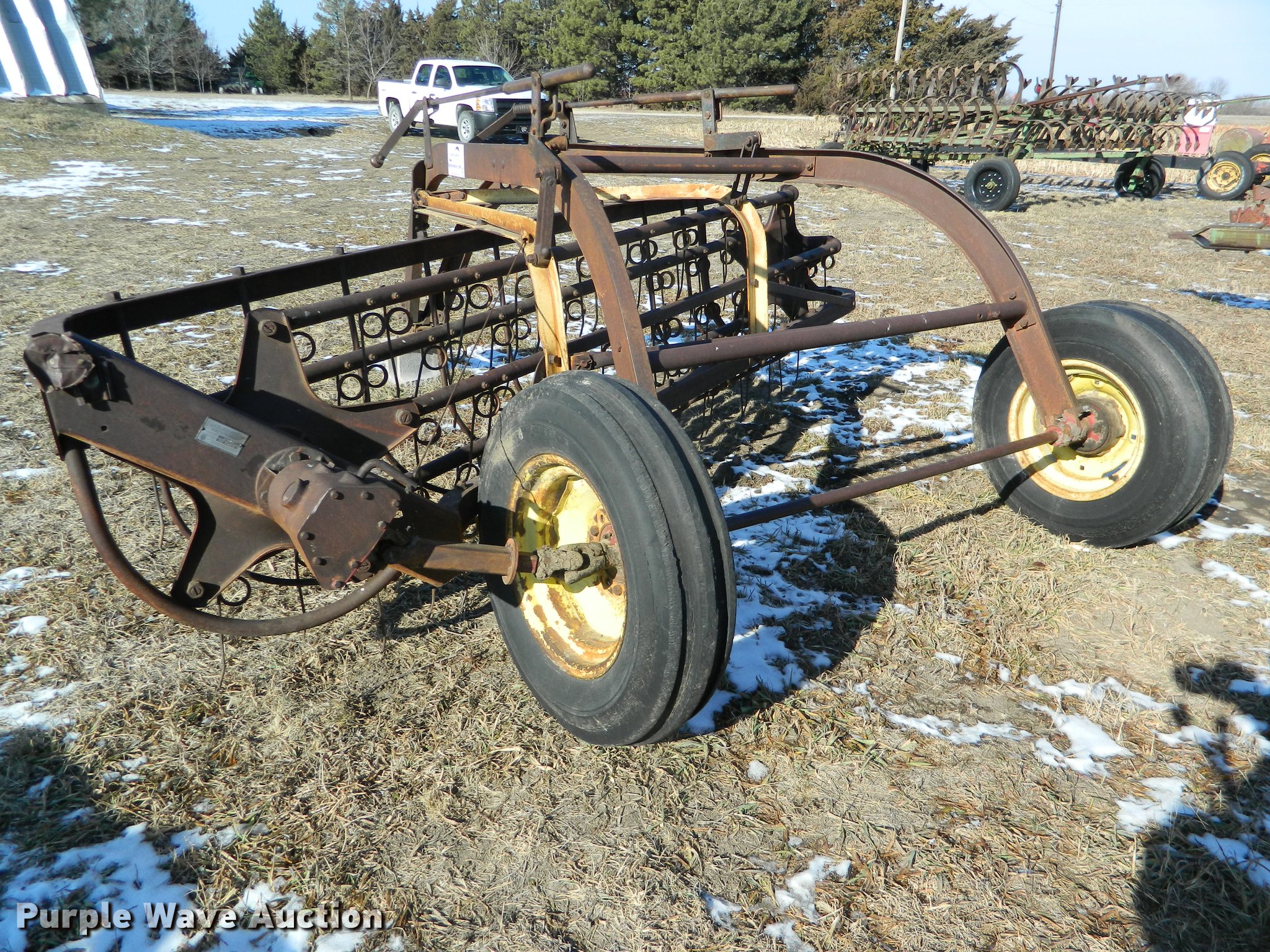 New Holland 55 hay rake in Salina, KS | Item DB6726 sold | Purple Wave