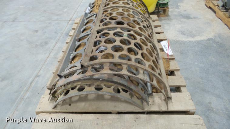 HayBuster 1100 tub grinder screen set in Lyons, KS | Item DR9956 sold ...