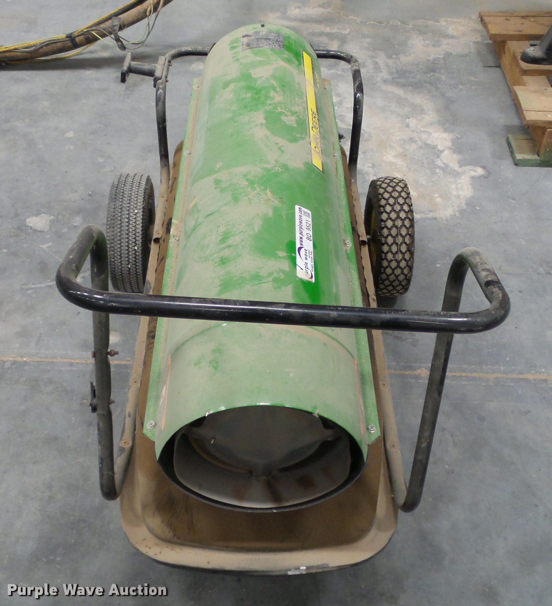 John Deere AC-215 heater in Lyons, KS | Item BD9521 sold | Purple Wave