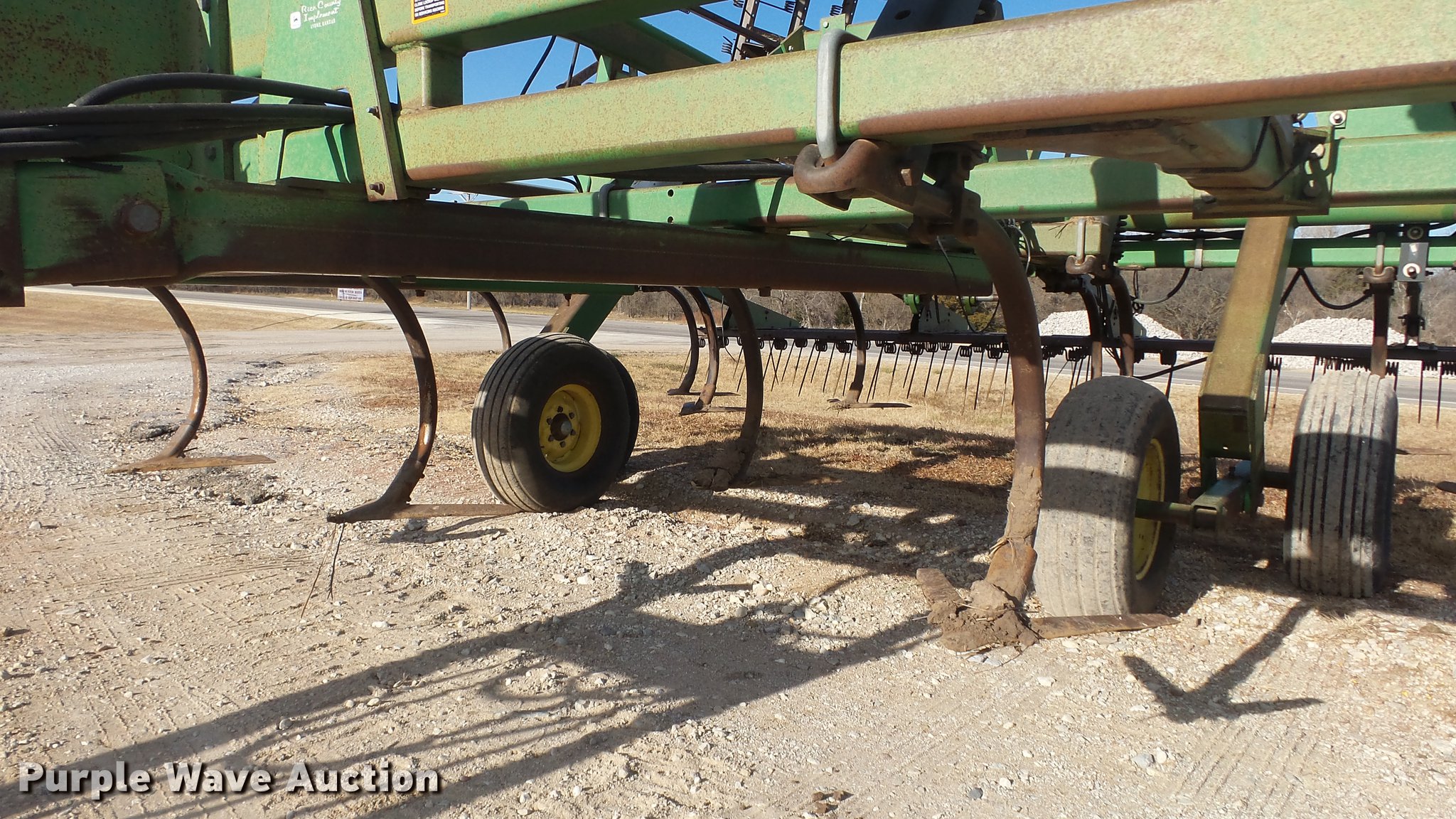 John Deere chisel sweep plow in Lyons, KS | Item DC2392 sold | Purple Wave