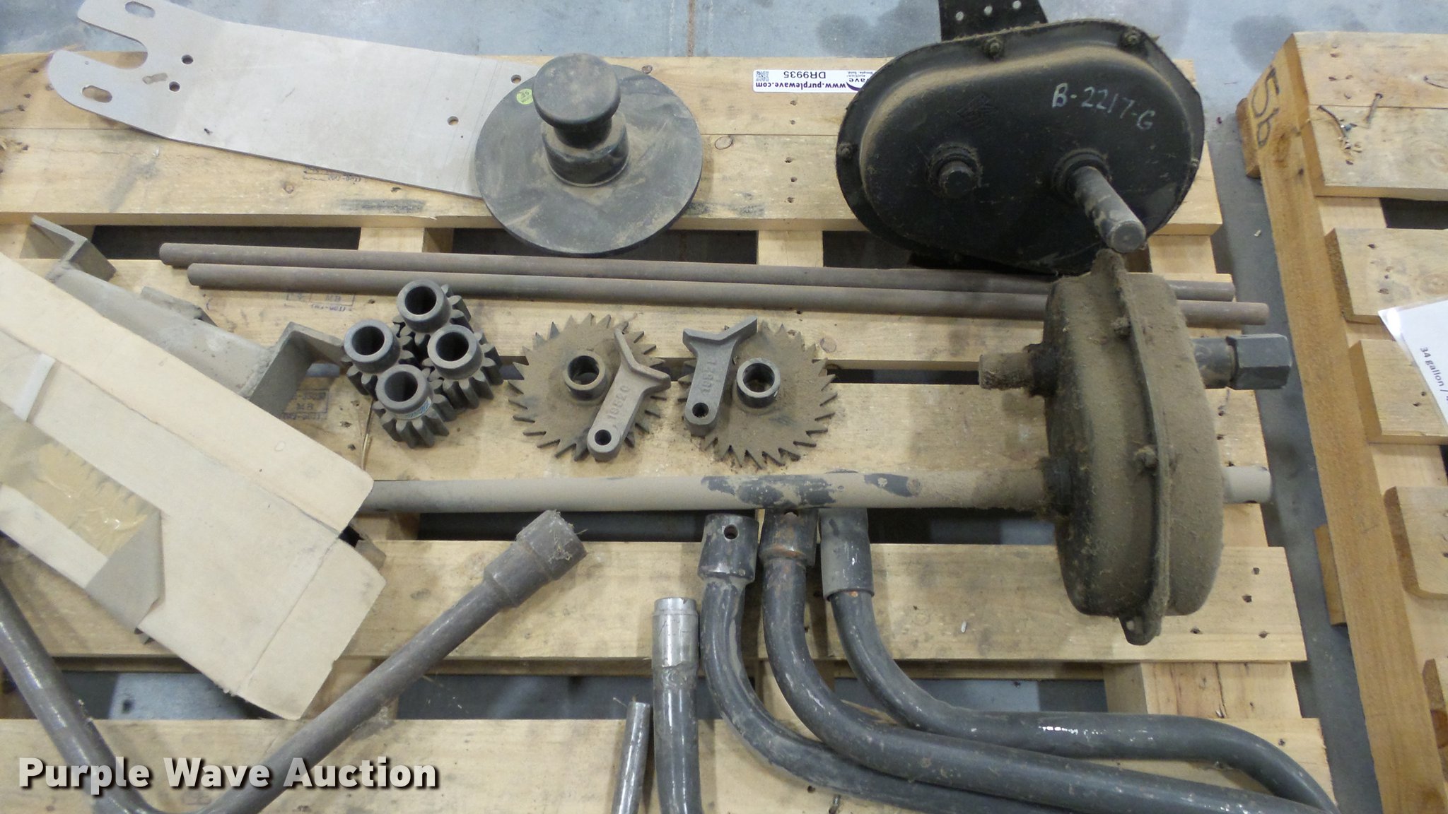 Grain trailer hopper parts in Lyons, KS | Item DR9935 sold | Purple Wave