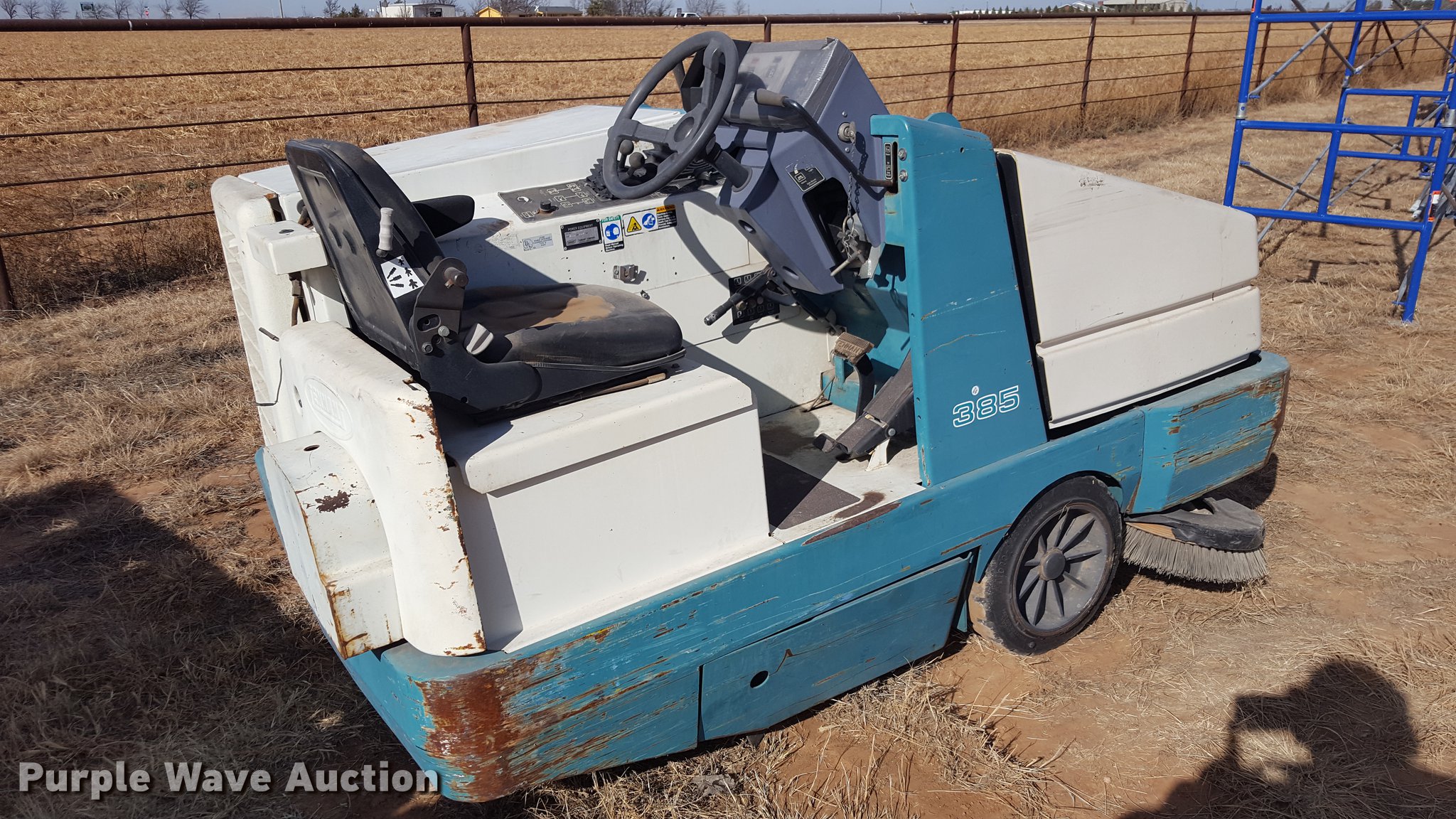 Tennant 385 sweeper in Wolfforth, TX | Item BJ9878 sold | Purple Wave
