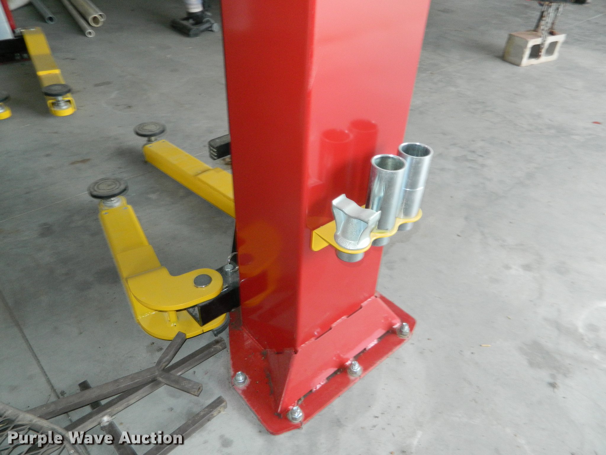 2012 Challenger CL10 two post lift in Phillipsburg, KS | Item DB6635 ...