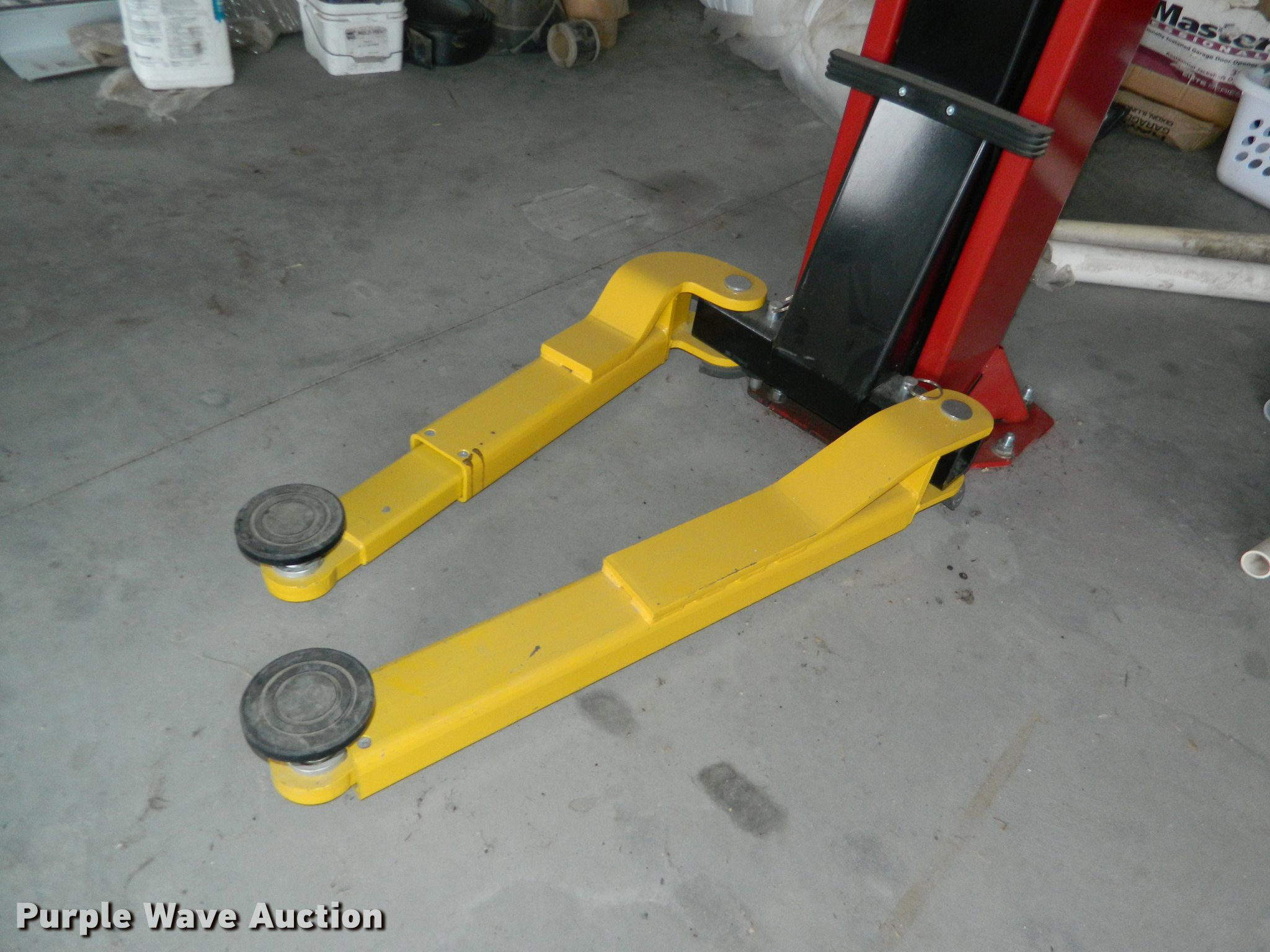 2012 Challenger CL10 two post lift in Phillipsburg, KS | Item DB6635 ...