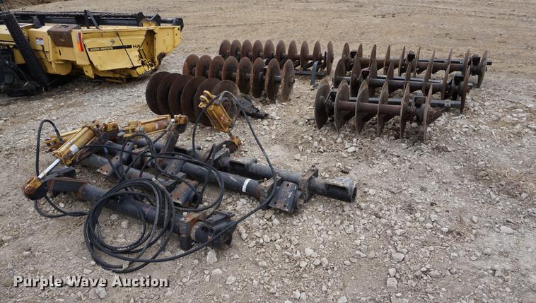 Disk gangs and hydraulic lift hardware in Morrill, KS | Item DN9358 ...