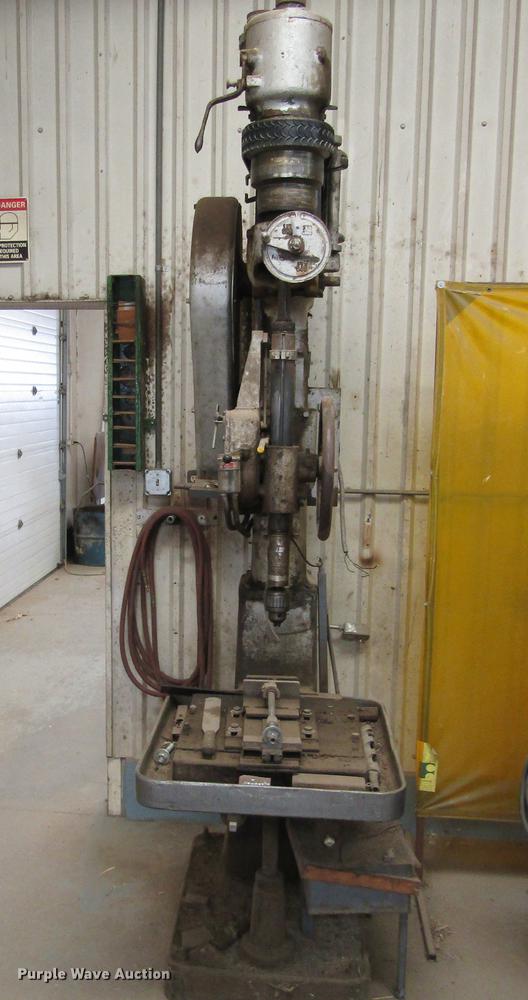 Foot burt drill press in Garden City, KS | Item BU9638 sold | Purple Wave