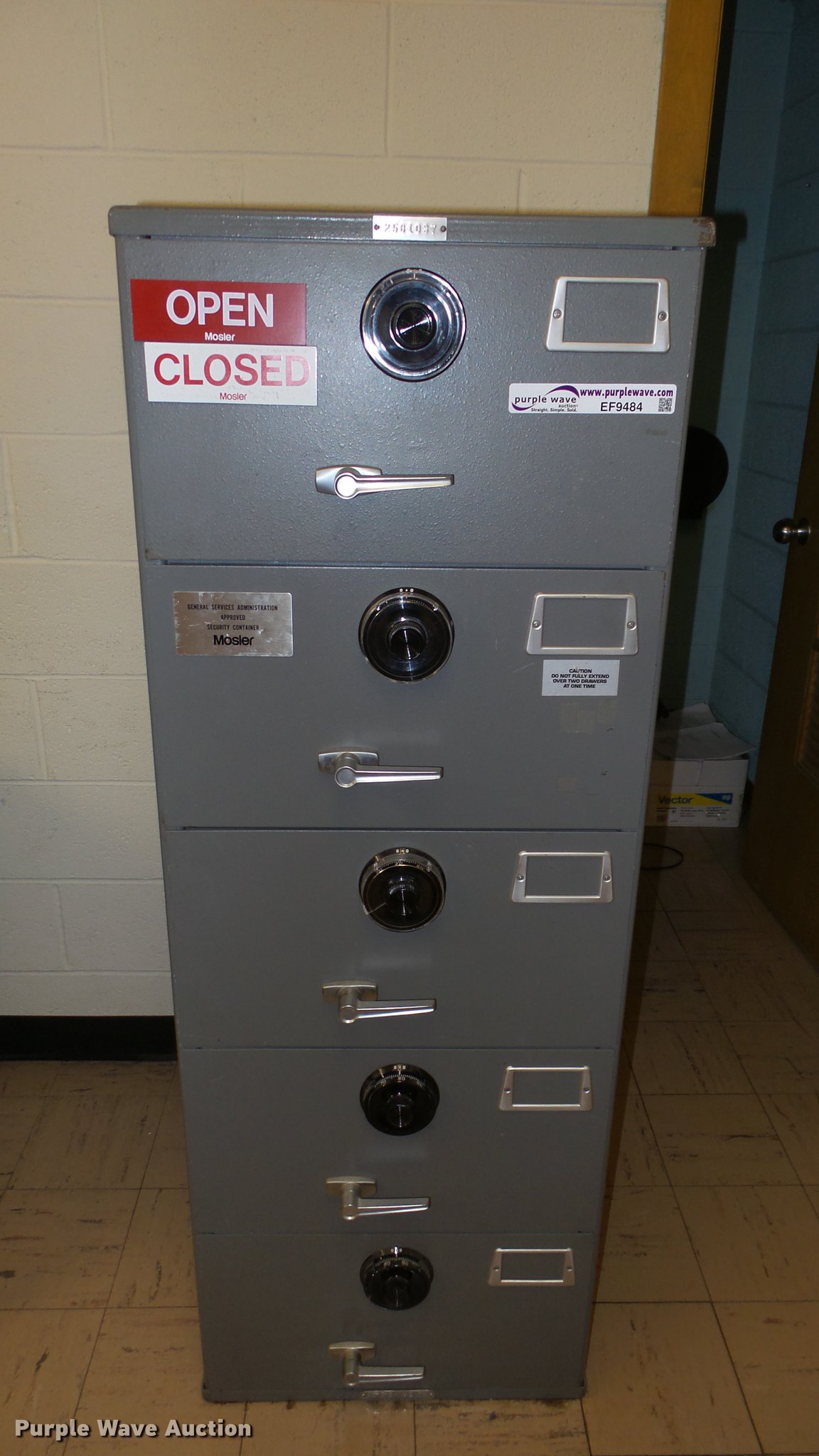 Mosler security container in Wichita, KS | Item EF9484 sold | Purple Wave